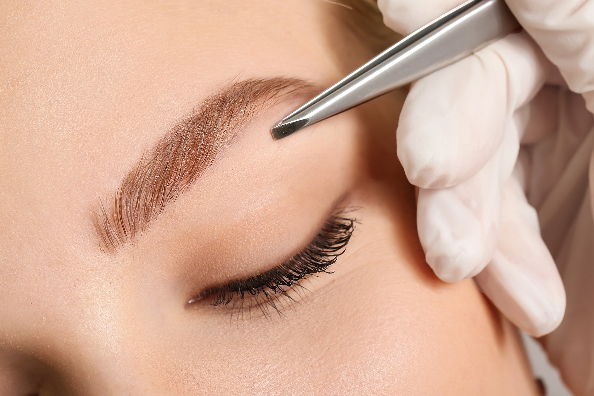 Quel est le prix d'une épilation sourcils ? | L'Atelier du Sourcil