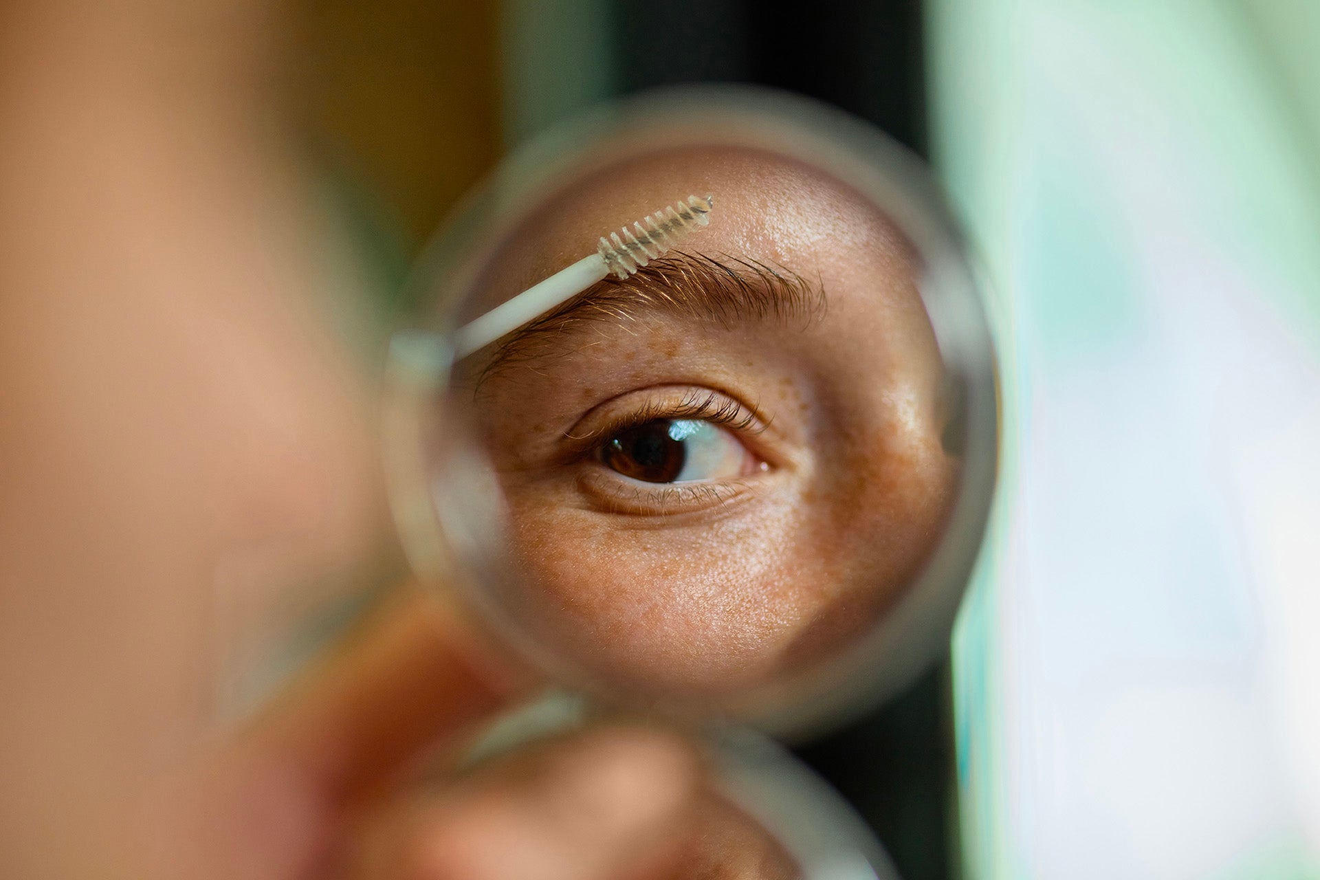 Pourquoi vos sourcils mettent plus de temps à pousser en hiver et ...